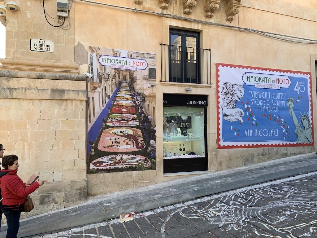 NOTO -Infiorata, oggi la lunga notte di via Nicolaci Stamattina a ...